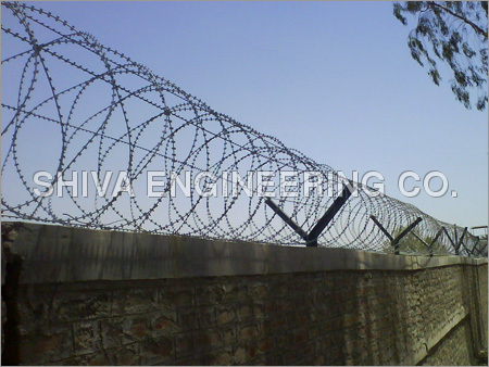 Concertina Coil Fencing at Best Price in Kolkata, West Bengal | Shiva ...
