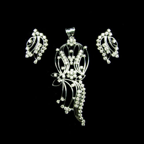 Diamond Pendant Sets at Best Price in Delhi, Delhi | Swarn Shree Jewels