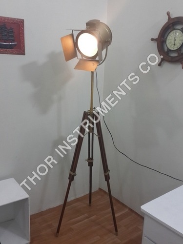 Designer's Spotlight Floor Lamp With Tripod Stand Full Spot Light ...