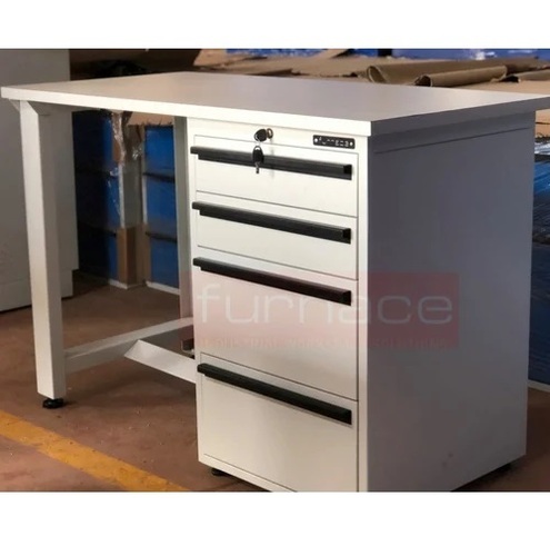 Mild Steel Table at 15.00 INR in Navi Mumbai, Maharashtra | Fabtech India