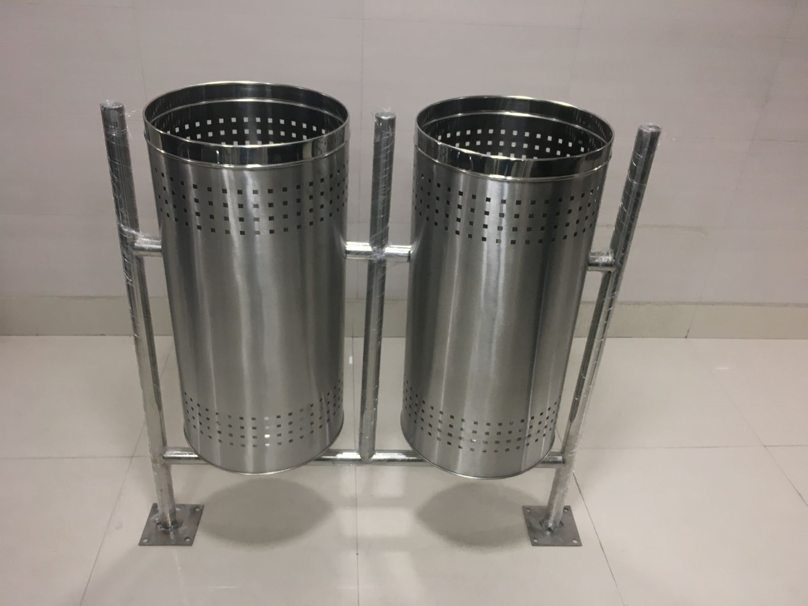 Stainless Steel Double Pole Dustbin at 4199.00 INR in New Delhi | Mofna ...