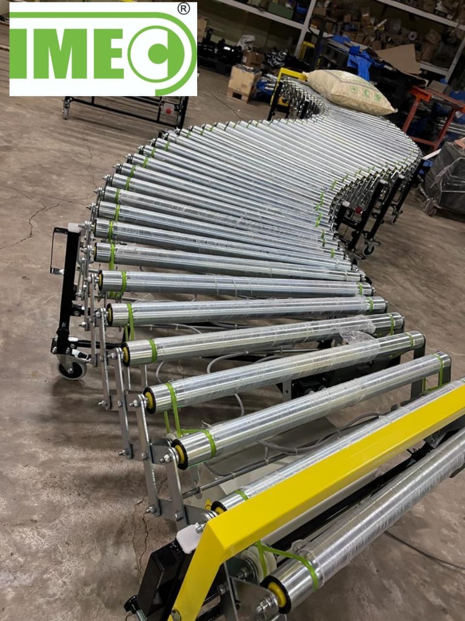 Flexible Expandable Steel Powered Roller Conveyor at 220000.00 INR in ...