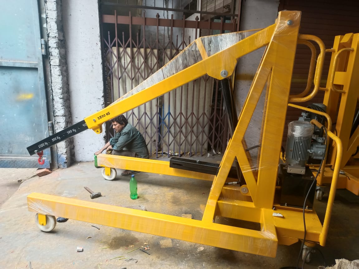 Mobile Floor Crane 5 Ton at 95000.00 INR in Surat | R B Industrial ...
