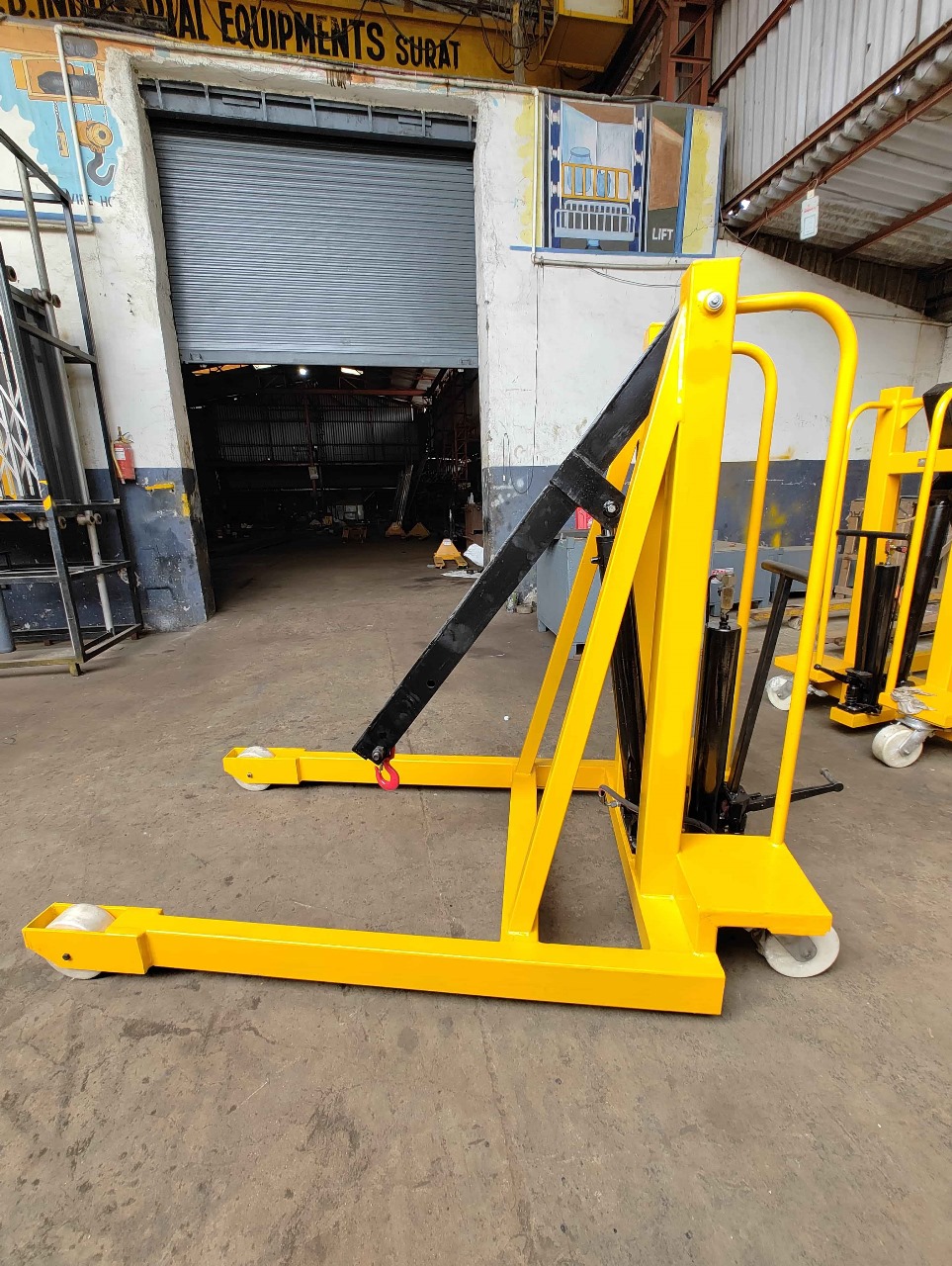 Mobile Floor Crane 5 Ton at 95000.00 INR in Surat | R B Industrial ...