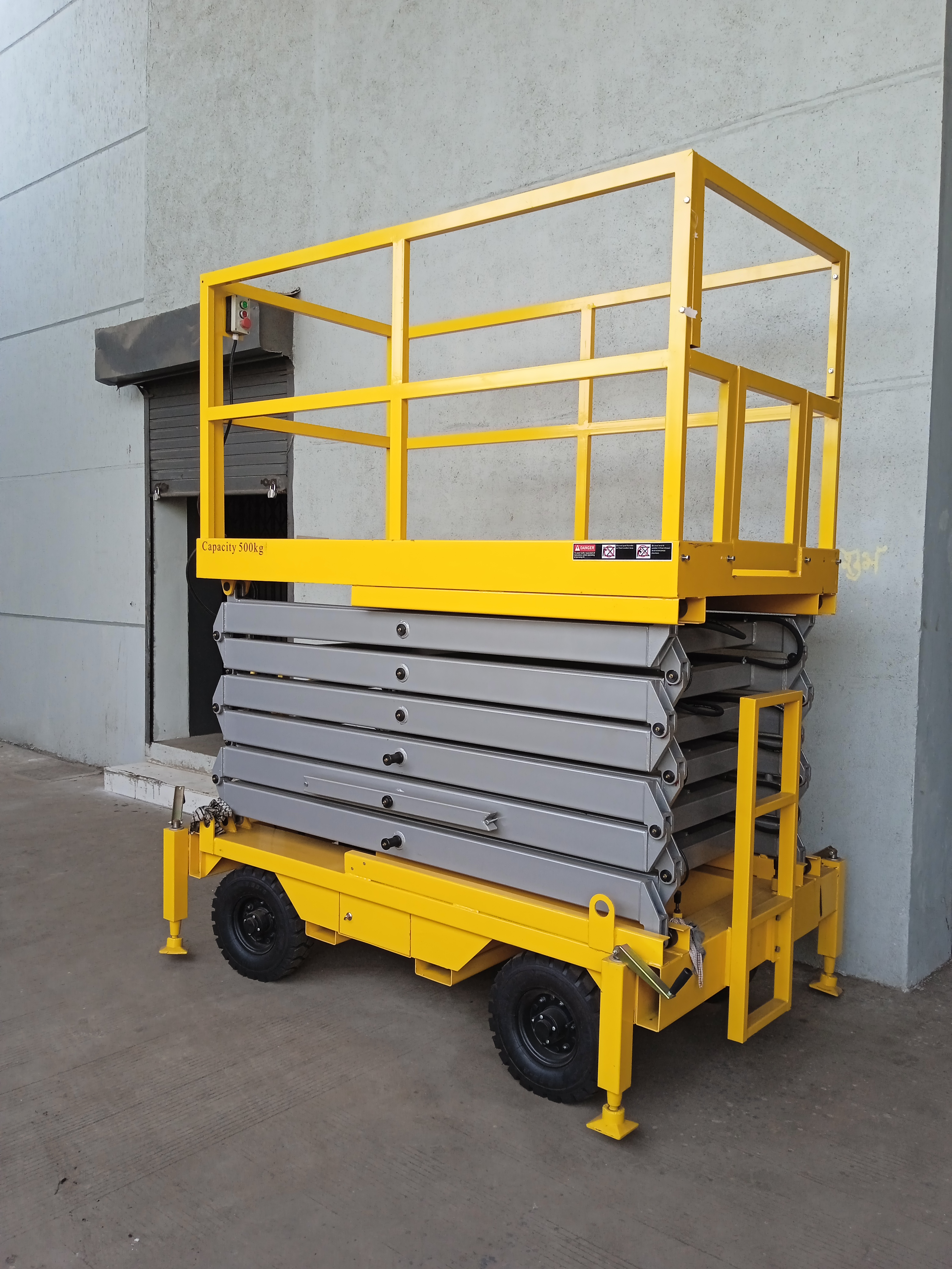 Electric Scissor Access Platform at 35000.00 INR in Surat | R B ...