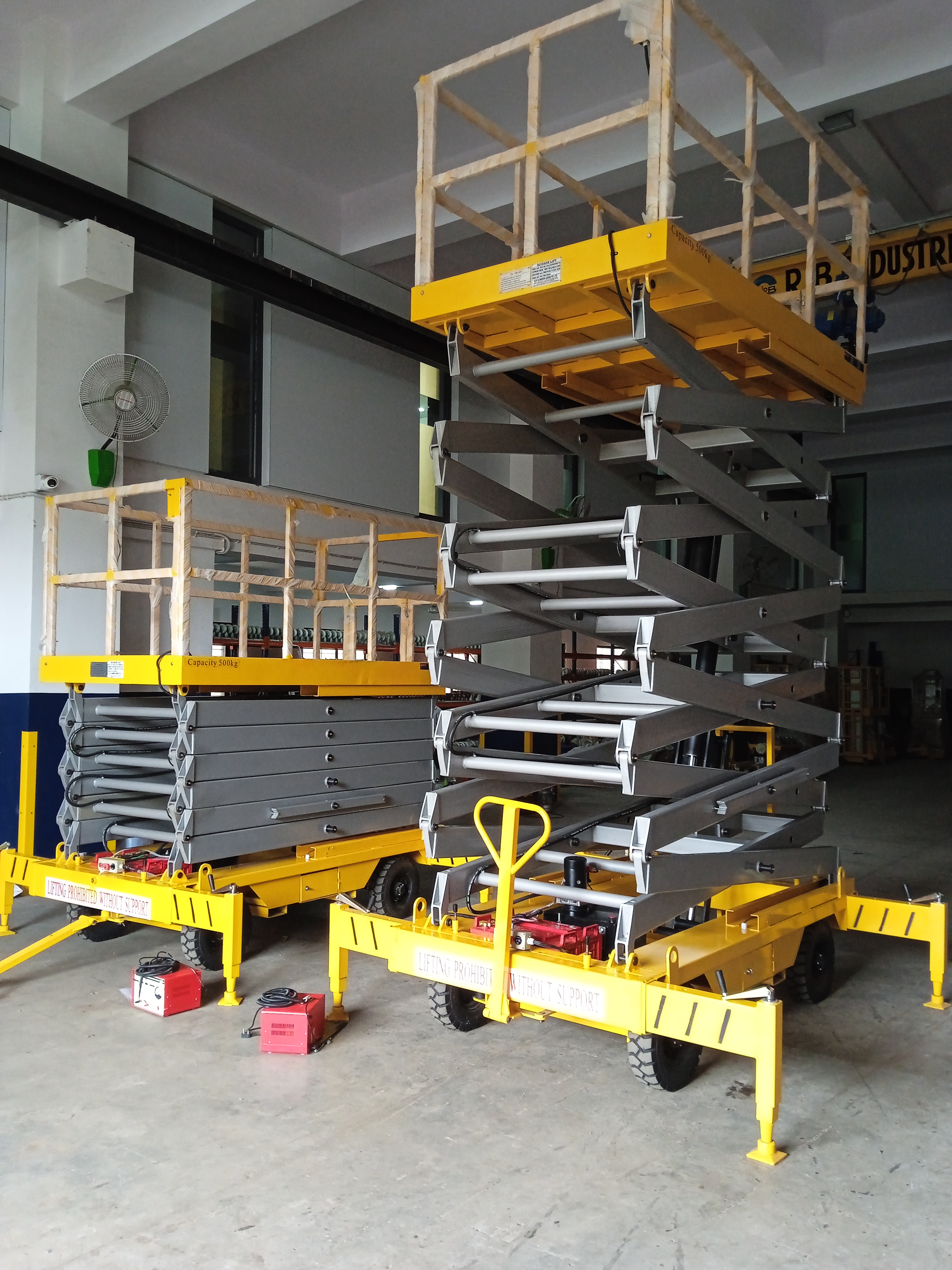 Semi Electric Scissors Lift at Best Price in Surat | R B Industrial ...