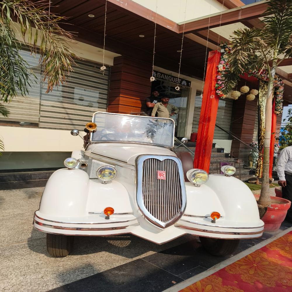 Regal Royal Vintage Car | Vintage Car Replica at Best Price in Bhopal ...