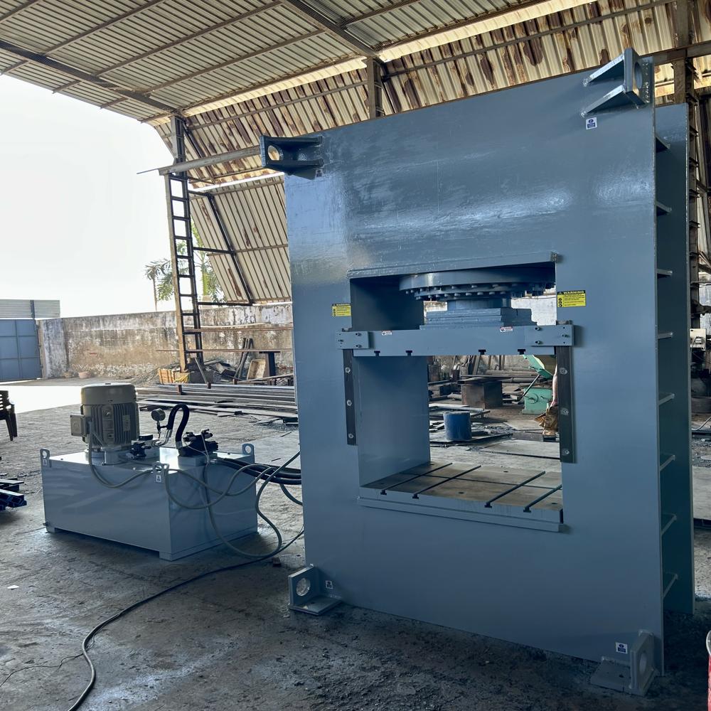 Heavy Duty Hydraulic Press Machine at 1770000.00 INR in Ahmedabad | Sr ...