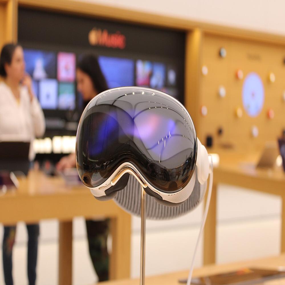 Apple Vision Pro 256gb at 413000.00 INR in Ahmedabad | Chamunda Corporation