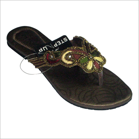Girls Casual Footwear at Best Price in Delhi, Delhi | Step Up Trading Co.