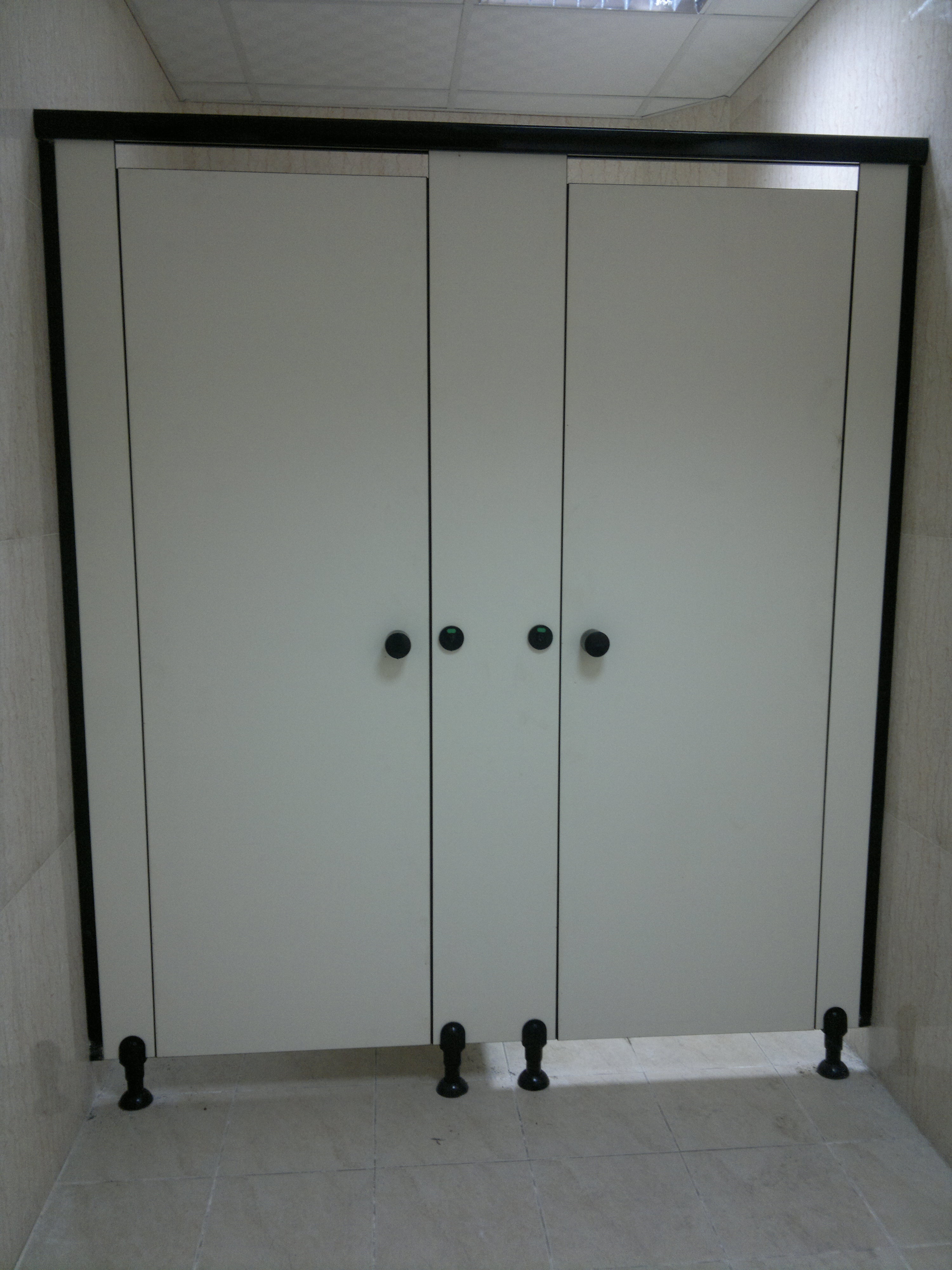 Phenolic Toilet Doors at Best Price in Al Khobar, Al Khobar | Watan Wood Works