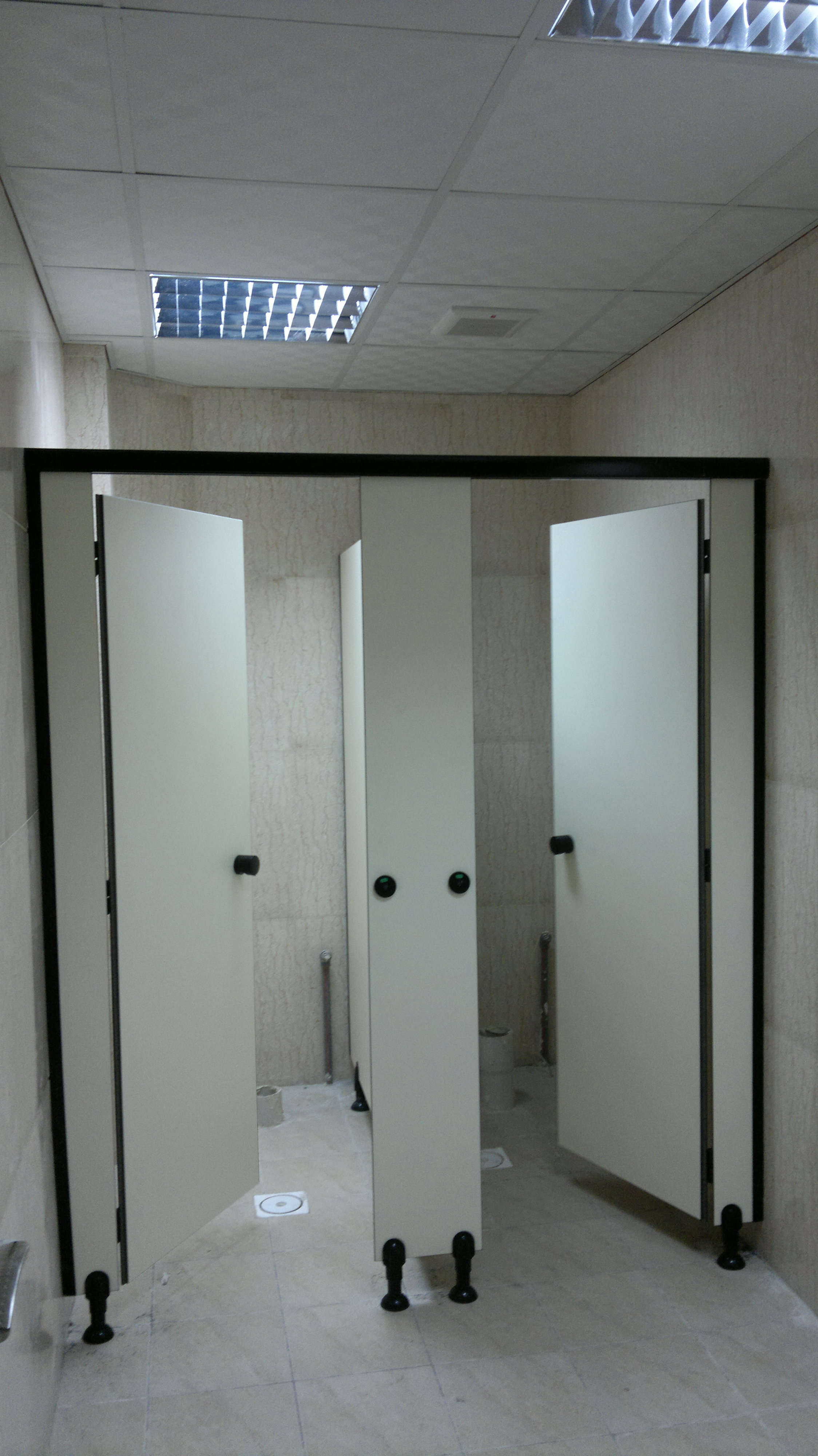 Phenolic Toilet Doors at Best Price in Al Khobar, Al Khobar | Watan Wood Works