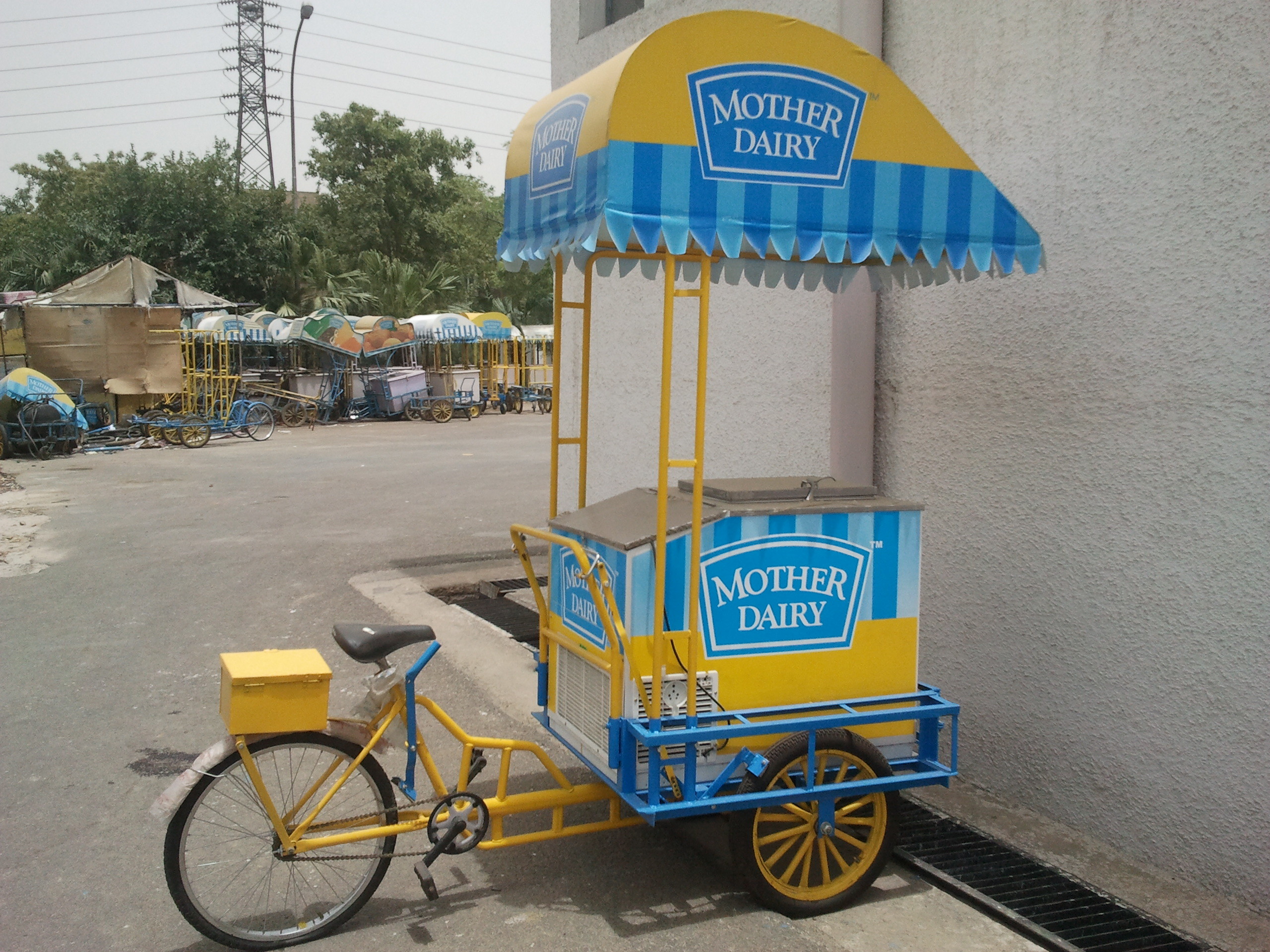 Ice Cream Trolley at 42000.00 INR in Delhi, Delhi | Mahalaxmi Industries