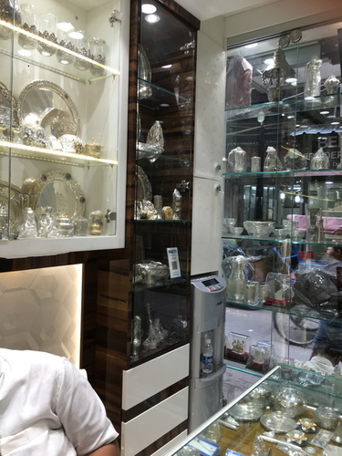 Easy To Clean Shop Interior With Furniture at Best Price in New Delhi ...