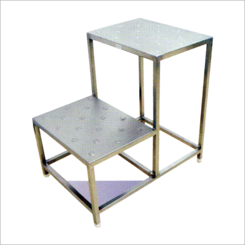 Ss Step Ladder at Best Price in Delhi, Delhi | Pharmatech Engineering Works