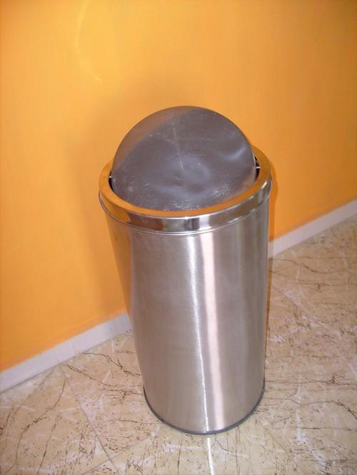 Auto Close Dustbin at Best Price in Rajkot, Gujarat | Vibrant Metaltech ...