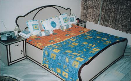 Razai at Best Price in Jaipur, Rajasthan | Vinod Textiles
