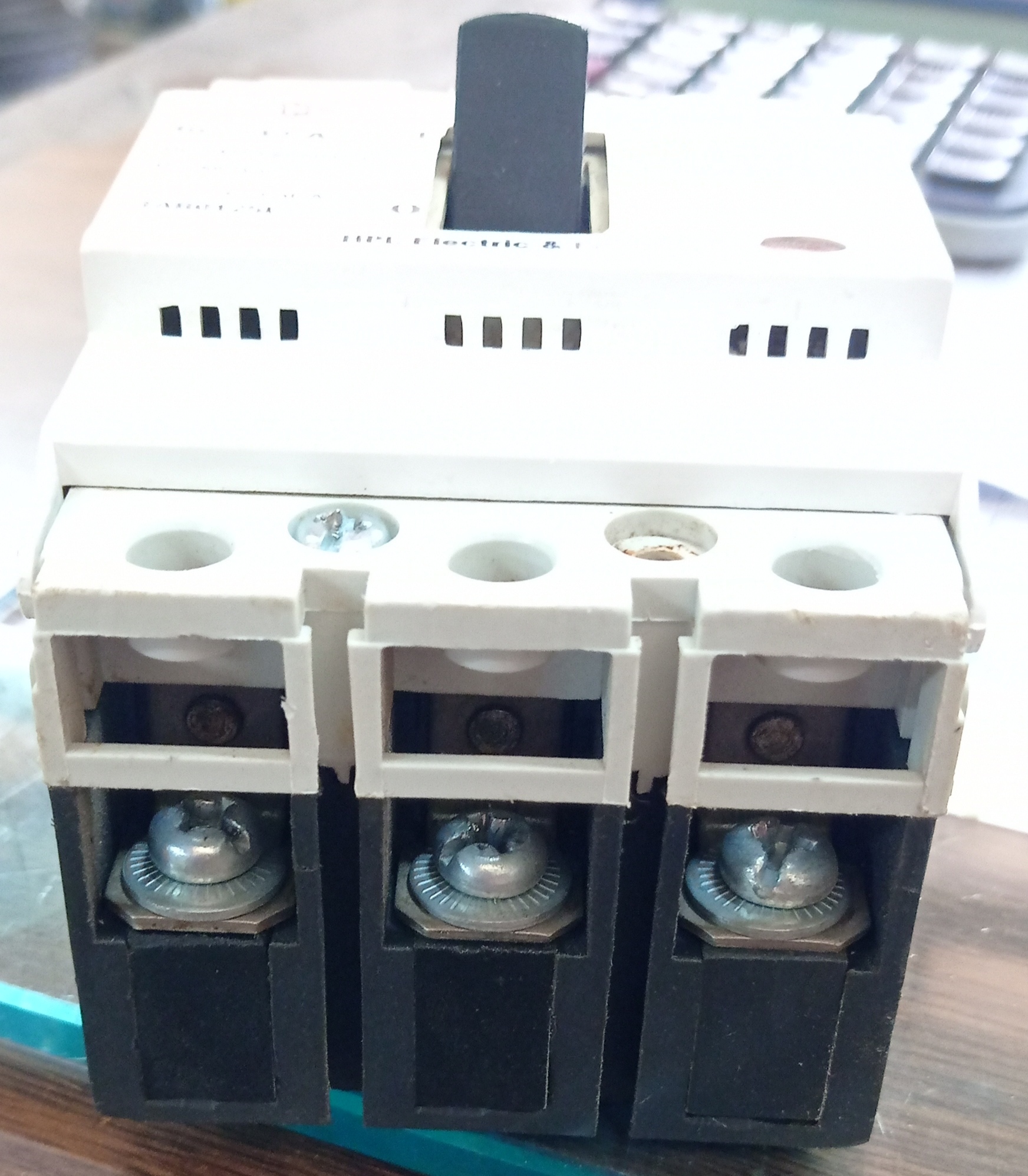 Hpl 32a 3p Mccb at Best Price in Bhavnagar | Raj Electricals