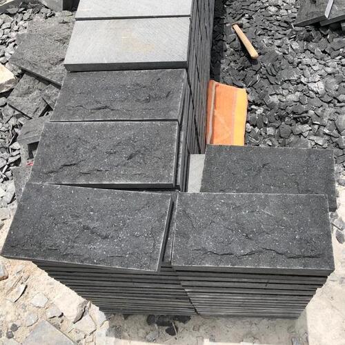 Indian Basalt Stone Rockface Wall Cladding Stone Solid Surface at Best ...