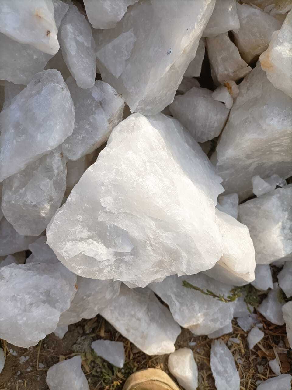 White High Quartz Lumps at Best Price in Hosur | Jimjohn Bizways Pvt Ltd