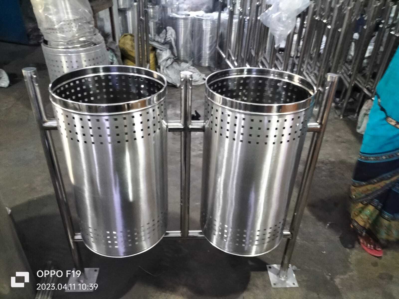 Ss Swing Dustbin at Best Price in Ghaziabad, Uttar Pradesh | Aman ...