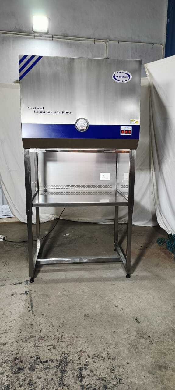 Class 100 Vertical Laminar Airflow Work Bench at 99000.00 INR in ...