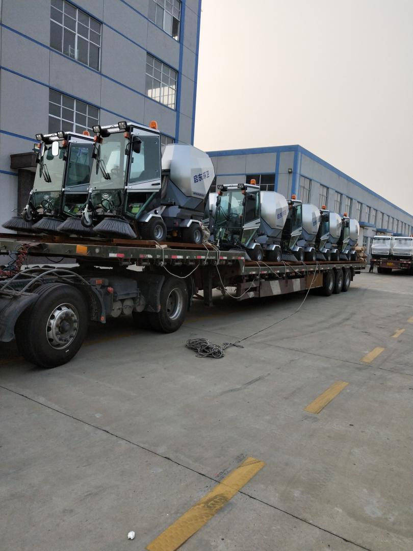 Self Propelled Diesel Operated Road Cleaning Machine at 4000000.00 INR ...