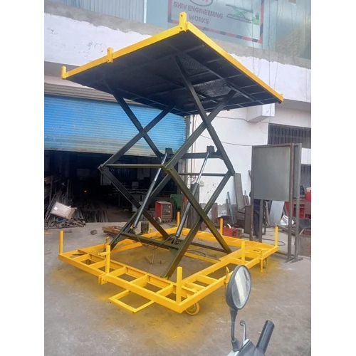 Scissor Lift Tables Load Capacity: 2000 Kilograms (kg) at Best Price in ...