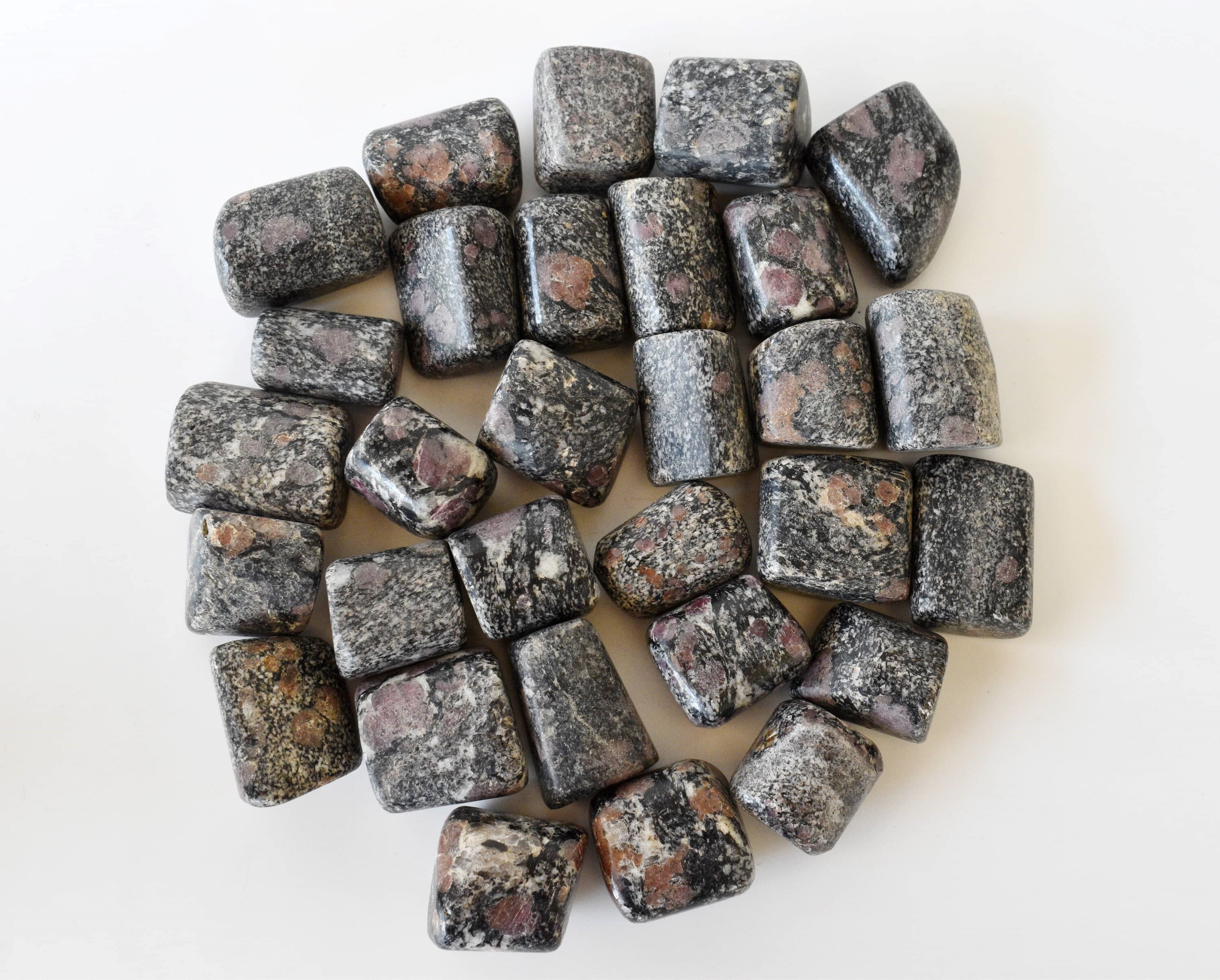 Spinelle Matrix Tumbled, Healing Crystal Tumbled Stones at 2000.00 INR ...