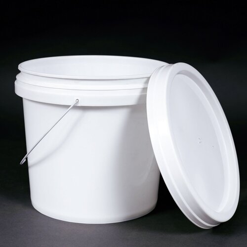 20 Kg Distemper Plastic Bucket Capacity: 20kg Kg/hr at Best Price in ...