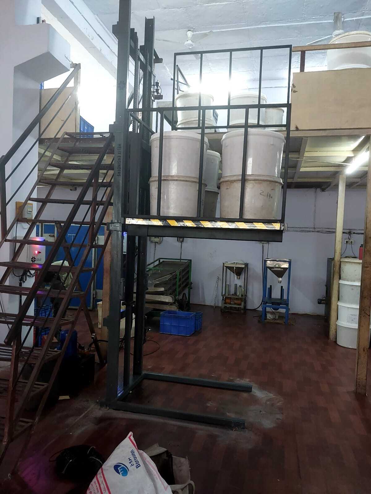 Industrial Hydraulic Goods Lift at 145140.00 INR in Ahmedabad | Helix ...