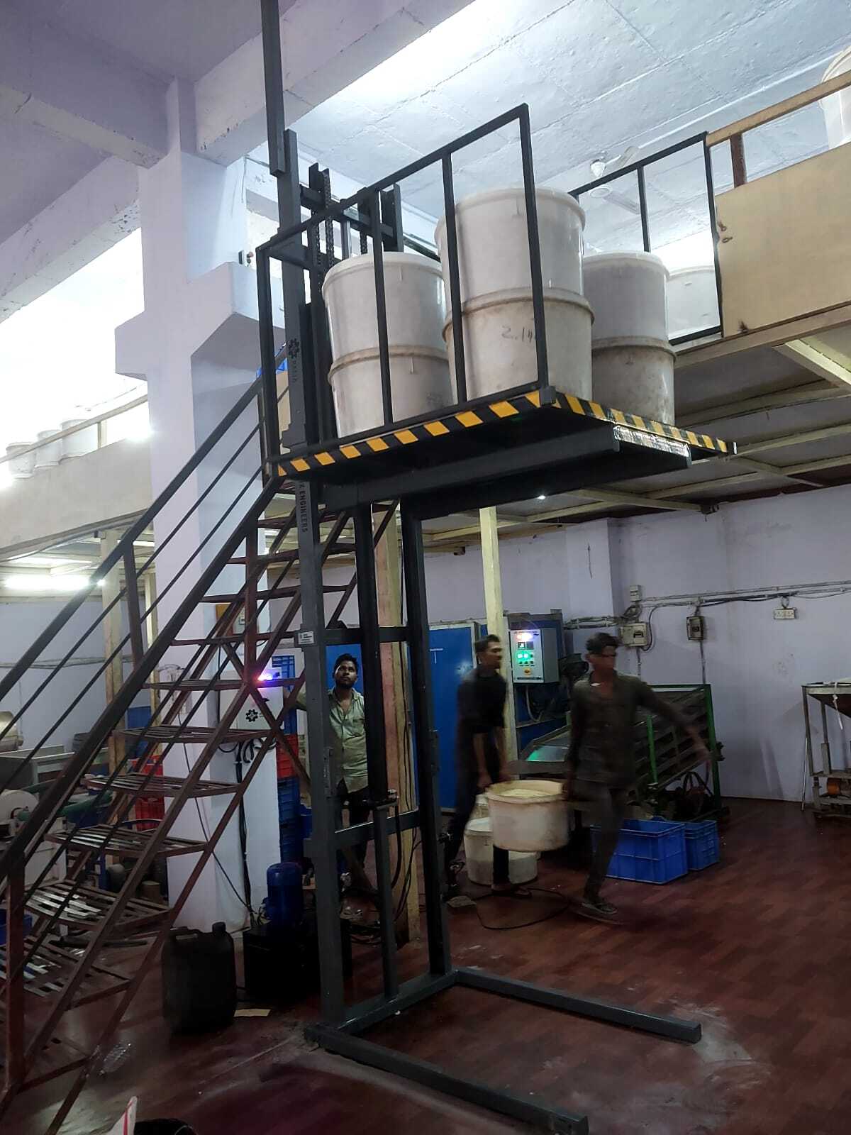 Industrial Hydraulic Goods Lift at 145140.00 INR in Ahmedabad | Helix ...