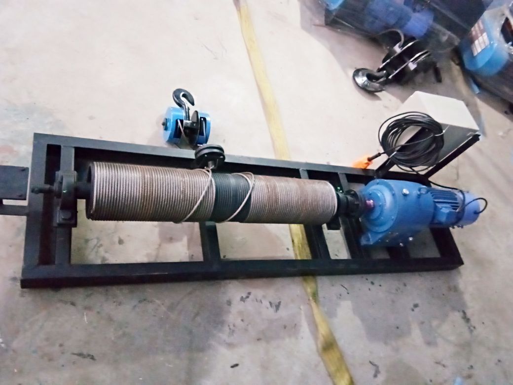 I Type Electrical Winch Machine For Goods Lifts - Capacity: 1 Ton/day ...